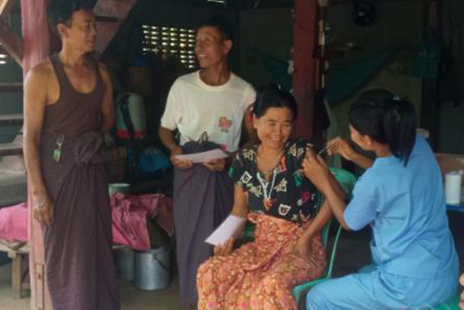 ပျဉ်းမနားမြို့၌ အသက် ၁၈ နှစ်အထက် ပြည်သူများအား ကိုဗစ် ၁၉ ရောဂါ ထပ်ဆောင